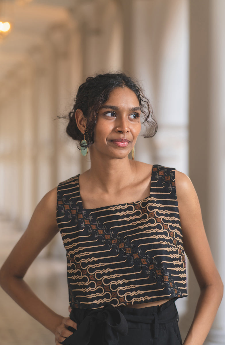 Psyche Box Top in Coal – Vespertine